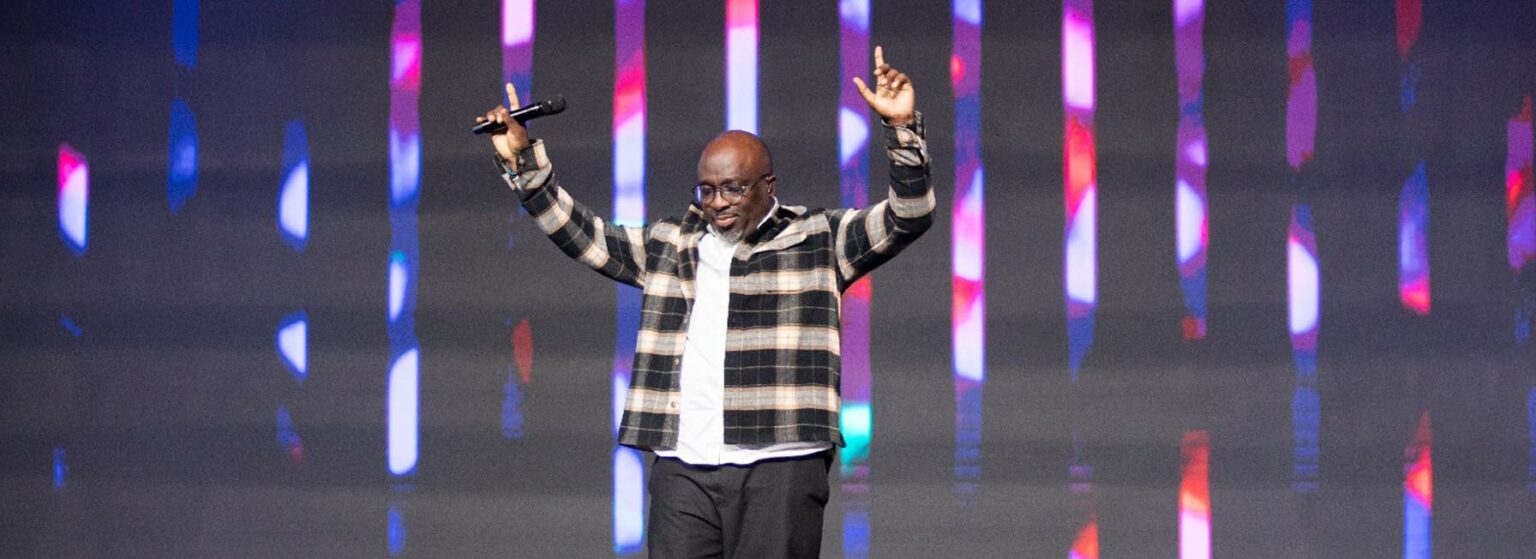 Joseph Moussio, une puissante voix qui résonne dans le monde du Gospel ...