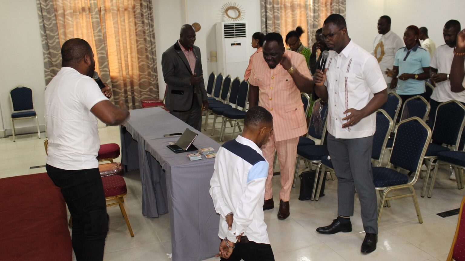 Côte d'Ivoire : Le Chantre Moyo Le Prédicateur signe son retour avec un ...