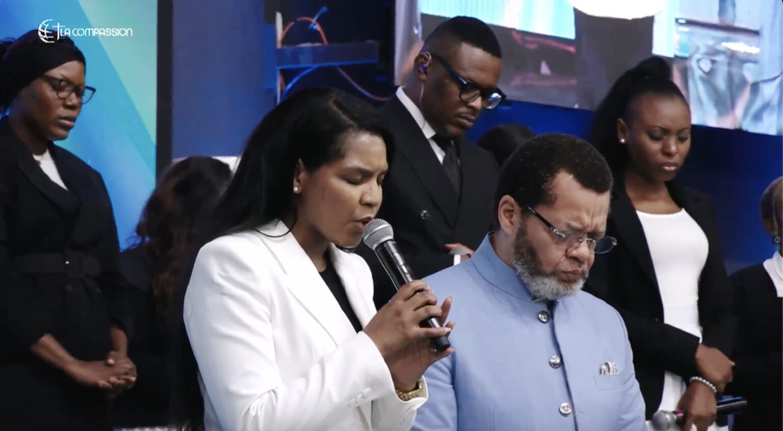 Le pasteur Marcello Tunasi présente son épouse Esther Aïcha à l'église La Compassion - ACTUALITÉ ...